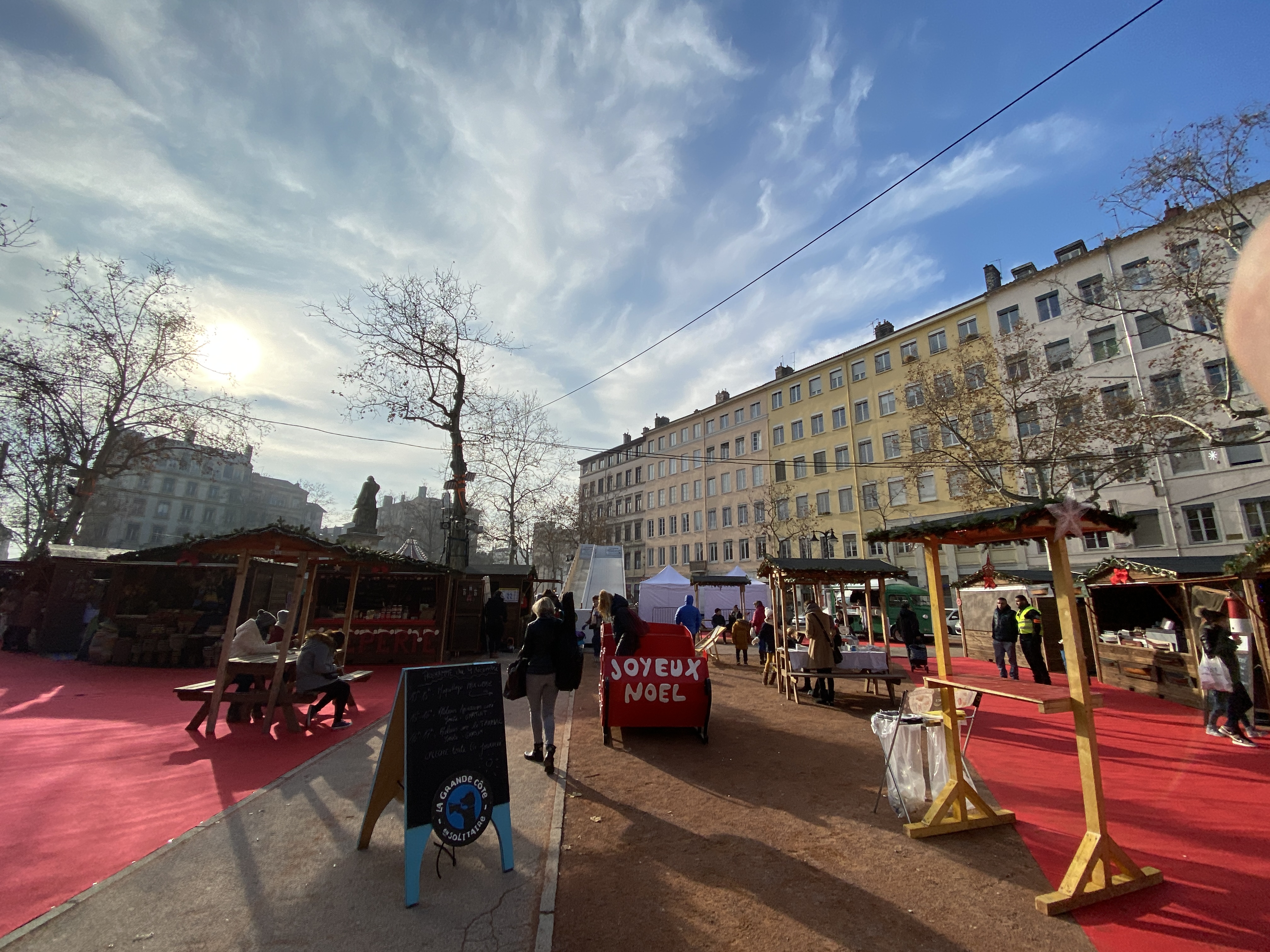 Le marche de la Croix-Rousse a ouvert aujourd'hui