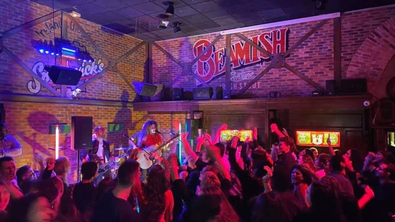 Undercover au Boston Café - Agenda