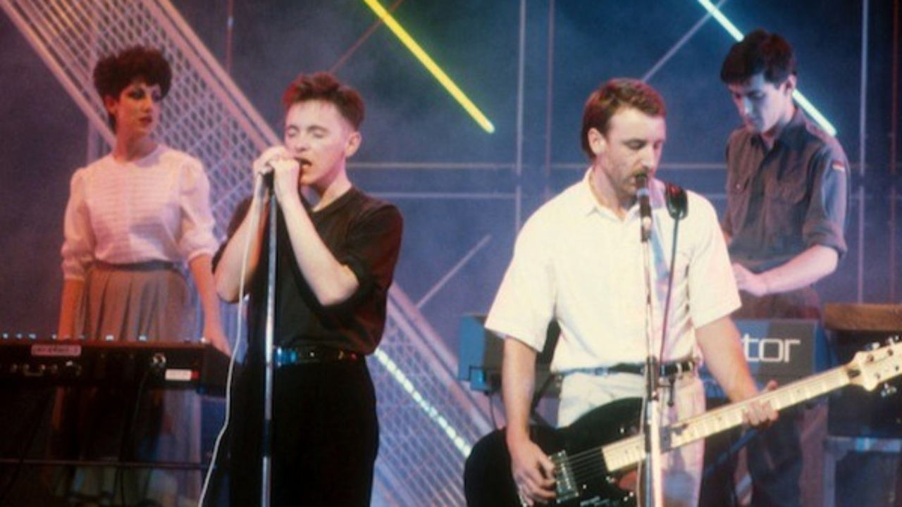New Order fête les 40 ans du titre "Blue Monday"